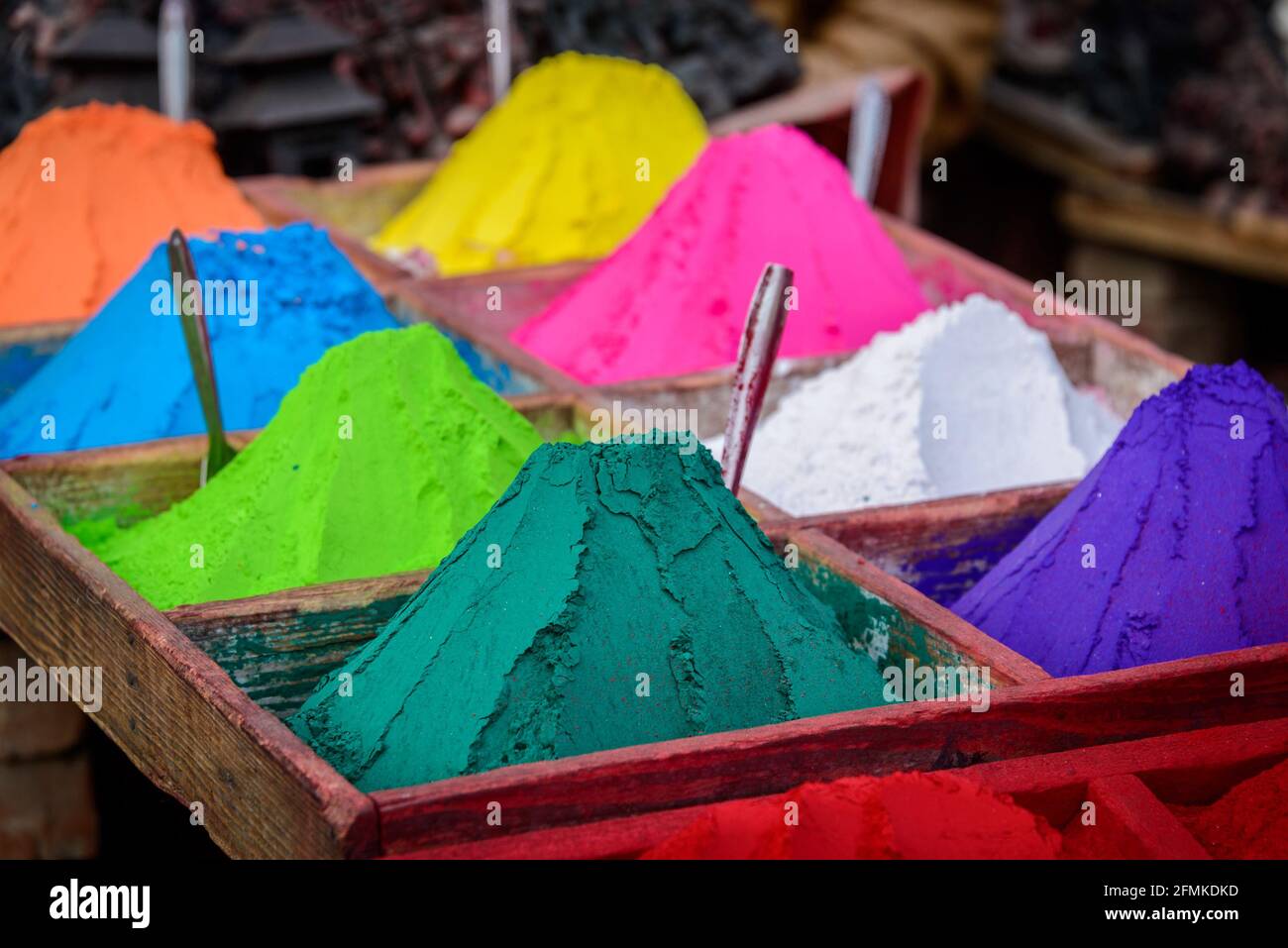 Holi kathmandu immagini e fotografie stock ad alta risoluzione - Alamy
