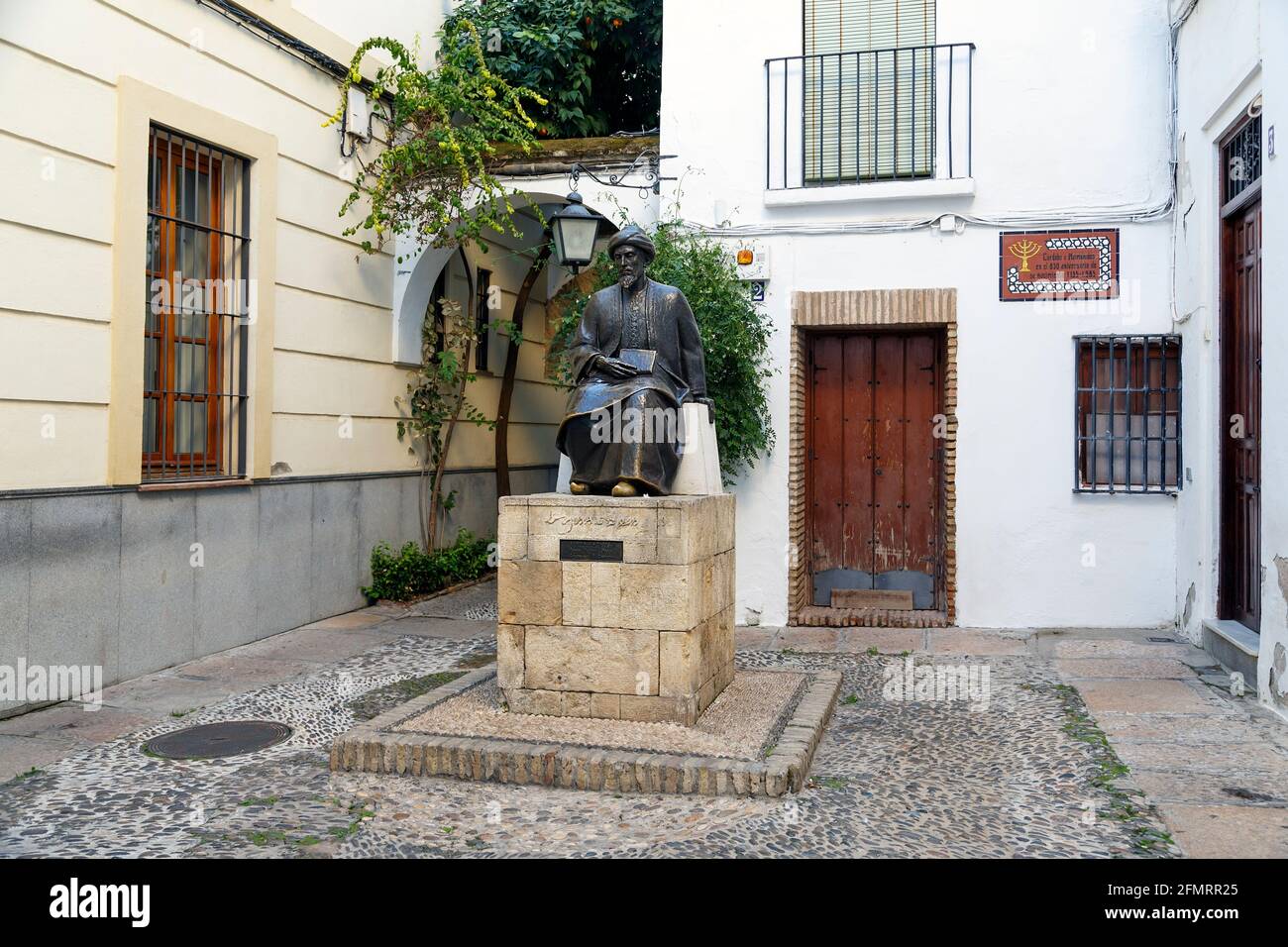 Statua di maimonide a cordoba immagini e fotografie stock ad alta ...