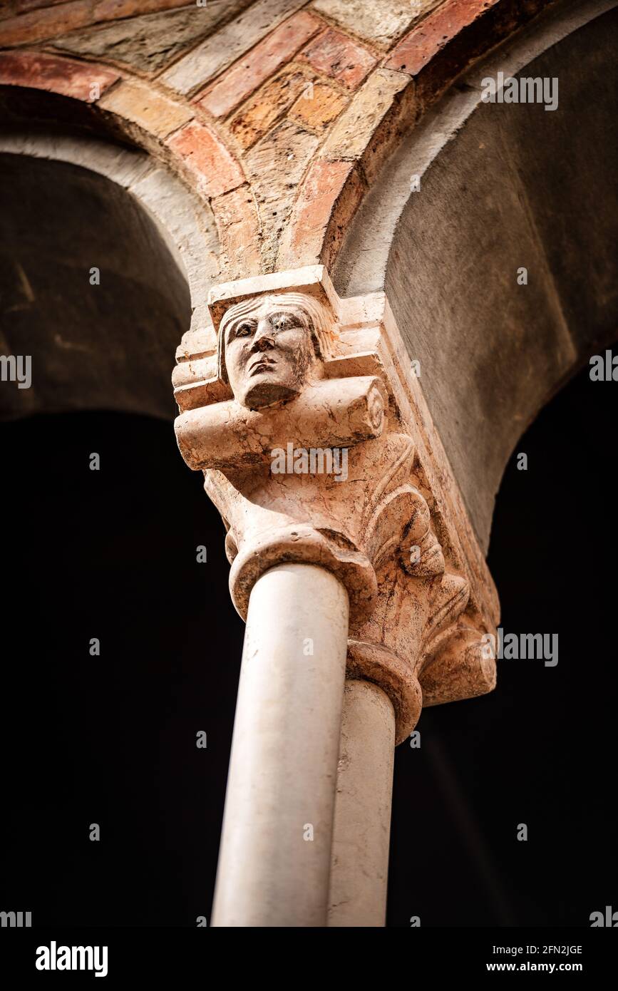 Capitelli romanici in italia immagini e fotografie stock ad alta ...
