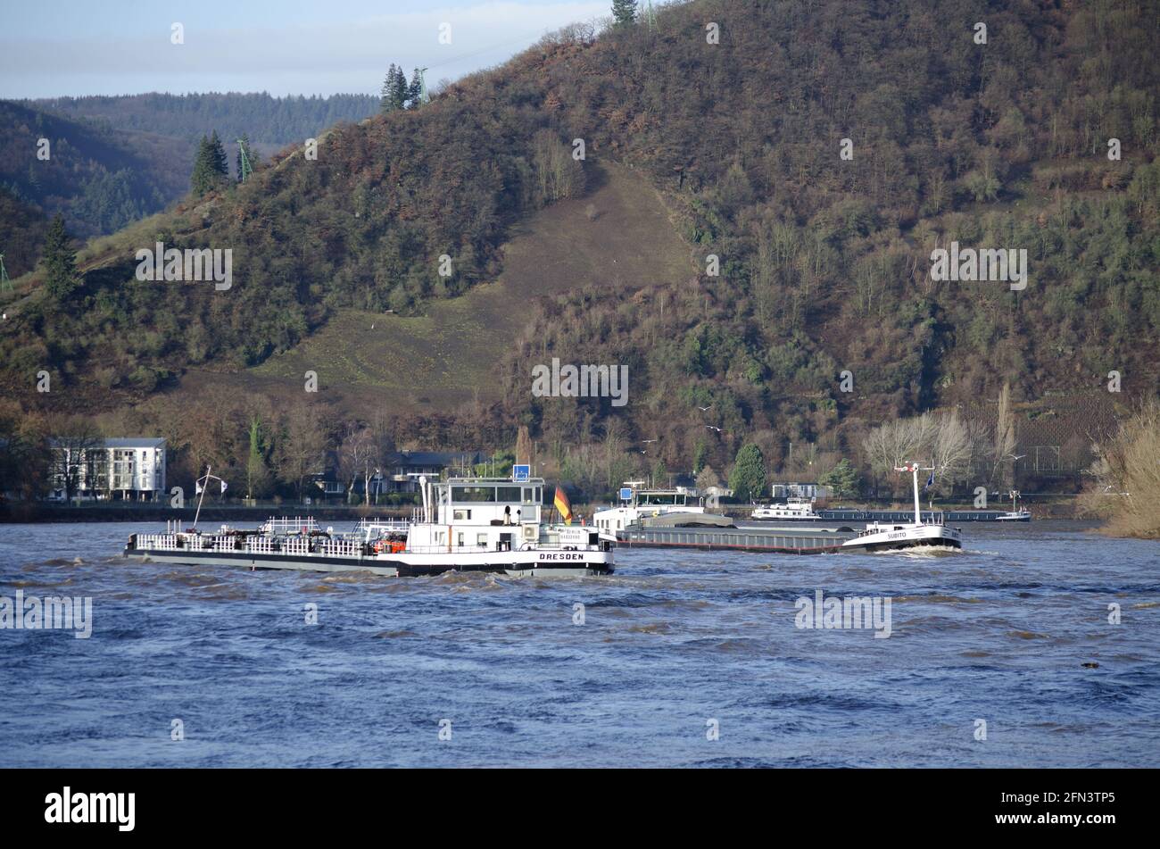 Chiatta fiume reno immagini e fotografie stock ad alta risoluzione - Alamy