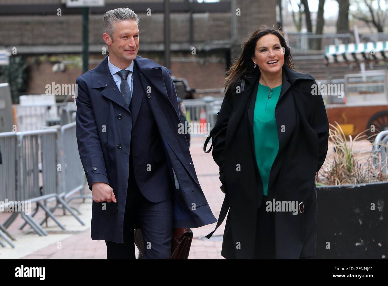 New York - NY - 20210416-Mariska Hargitay e Peter Scanavino Filming Law ...
