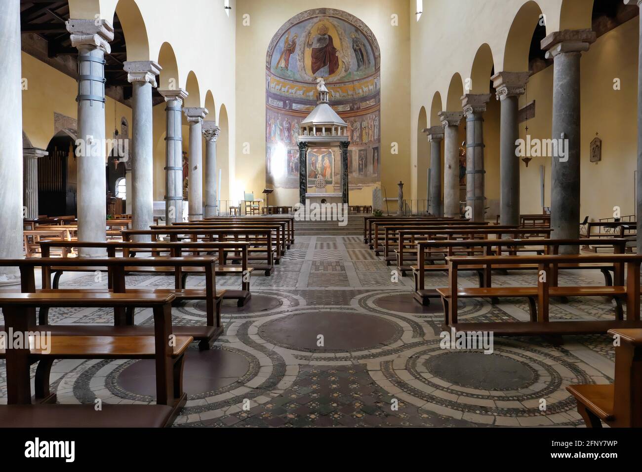 La chiesa a una navata immagini e fotografie stock ad alta risoluzione ...
