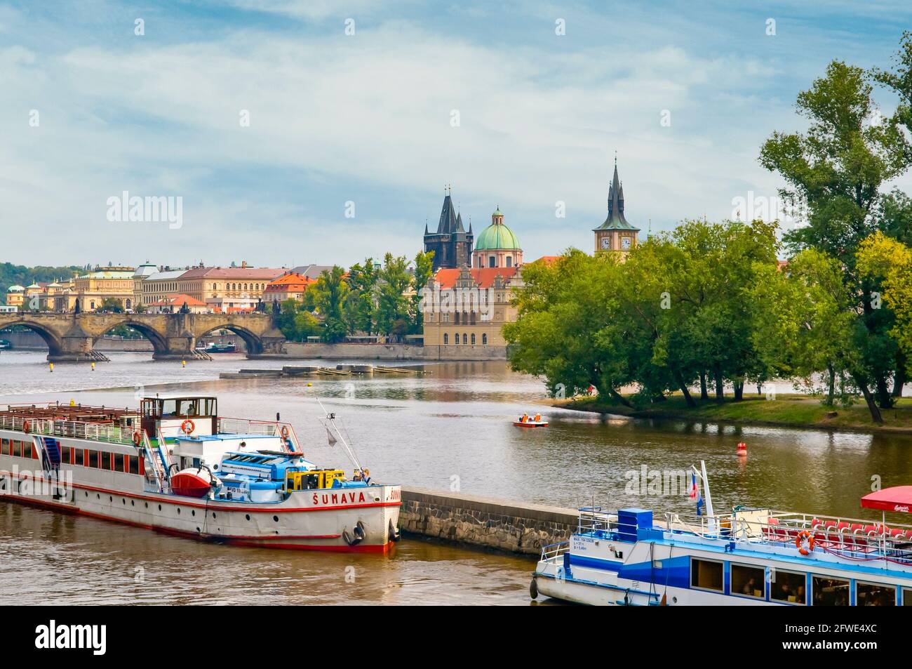 Crociera sul fiume moldava immagini e fotografie stock ad alta ...