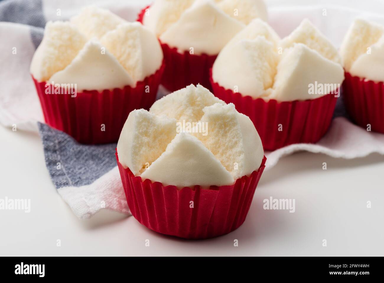 Pui fai immagini e fotografie stock ad alta risoluzione - Alamy