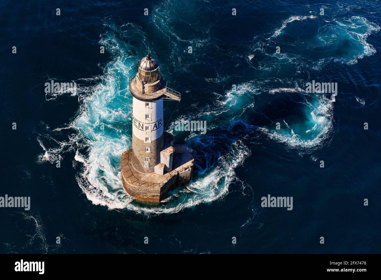 France finistere ar men lighthouse immagini e fotografie stock ad alta ...