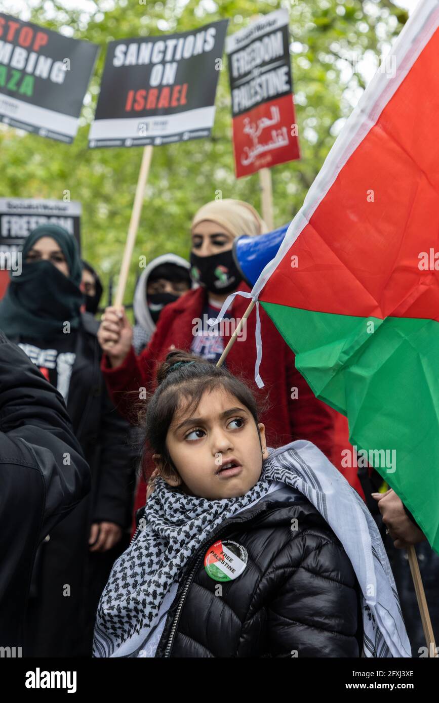 Children holding palestine flag immagini e fotografie stock ad alta ...
