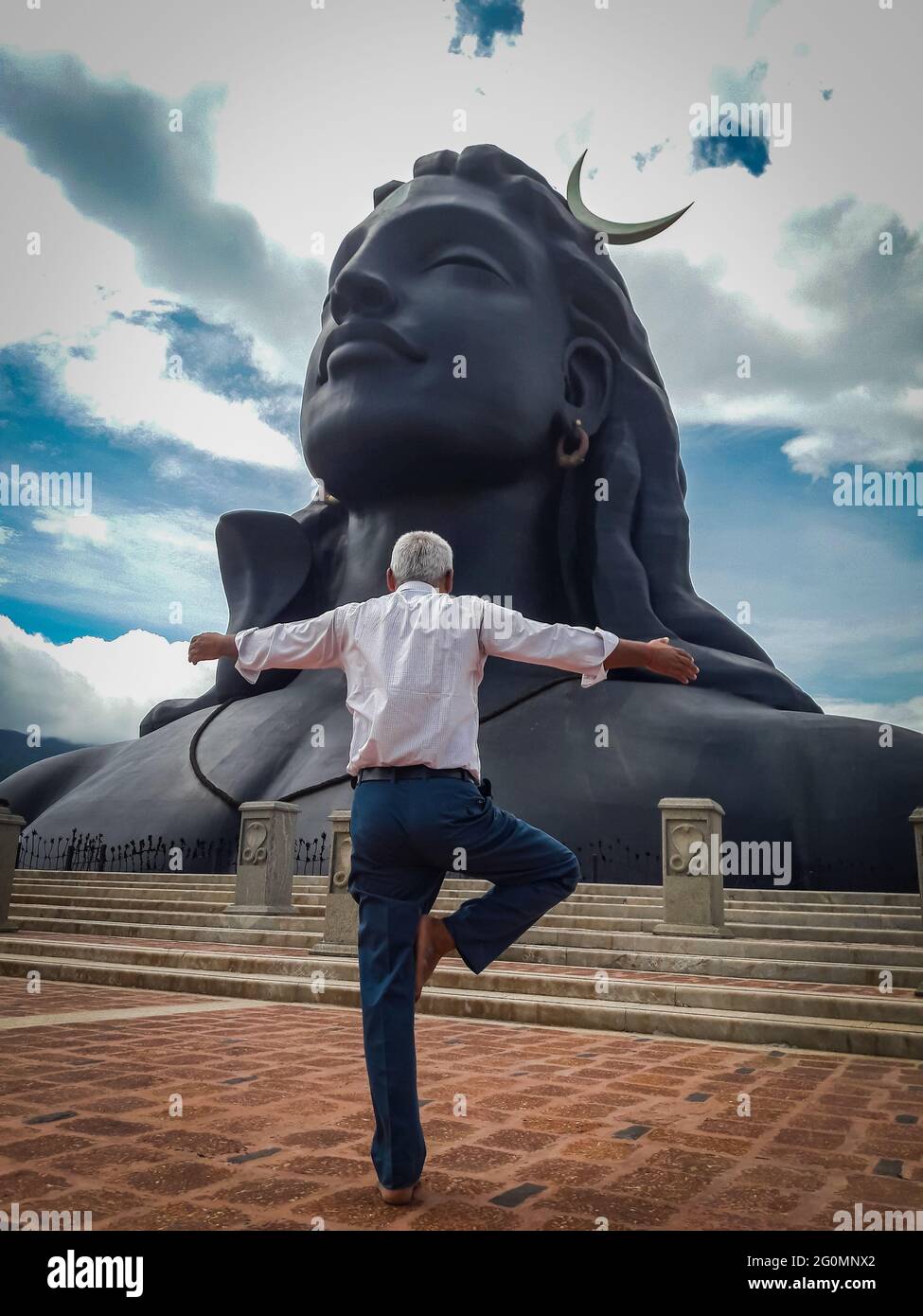 Adiyogi lord shiva statue in isha yoga coimbatore immagini e fotografie ...