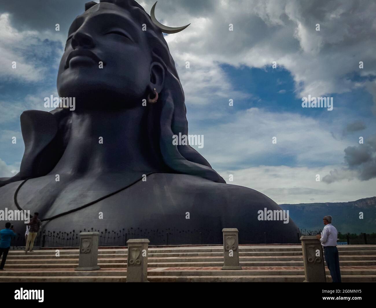 Adiyogi lord shiva statue in isha yoga coimbatore immagini e fotografie ...