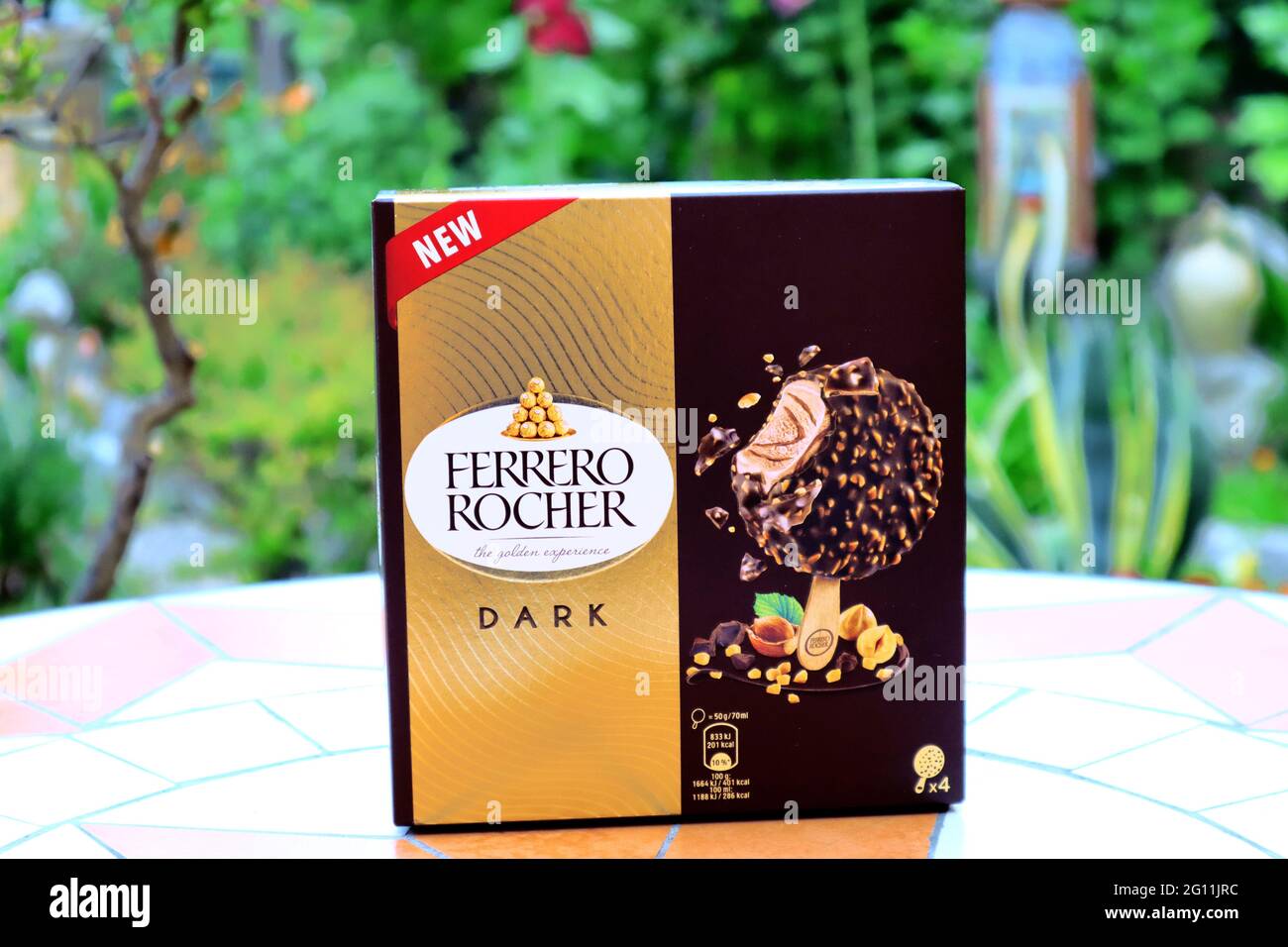 Barretta Di Cioccolato Ferrero Rocher Al Cioccolato Al Latte Immagini e ...