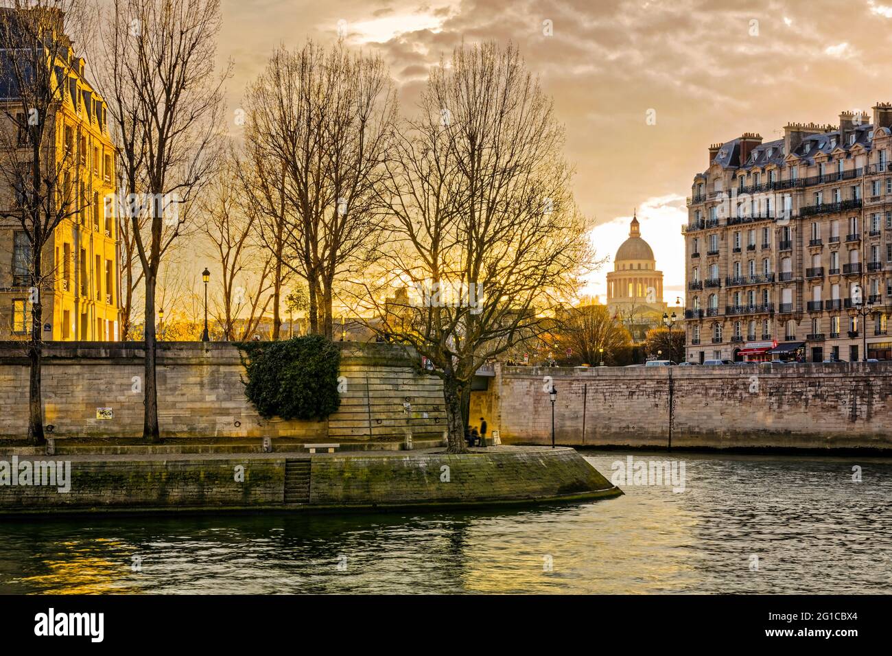 Isole nella senna immagini e fotografie stock ad alta risoluzione - Alamy