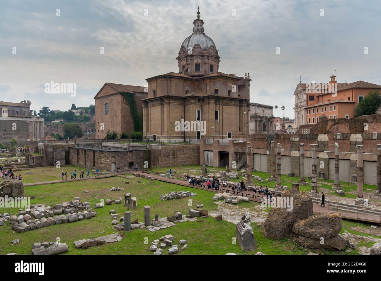 Il forum romanum e la capitale a roma immagini e fotografie stock ad ...