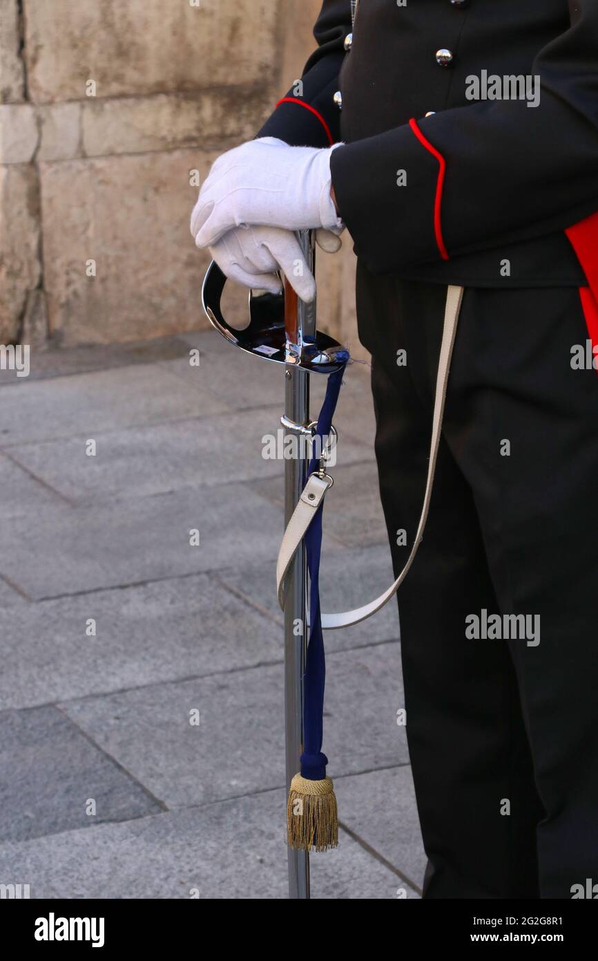 Spada dell'uniforme cerimoniale del corpo militare dei Carabinieri ...