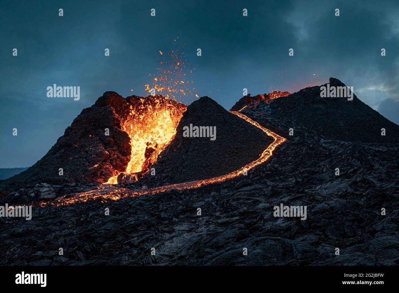 Vulcano fagradalsfjall immagini e fotografie stock ad alta risoluzione ...