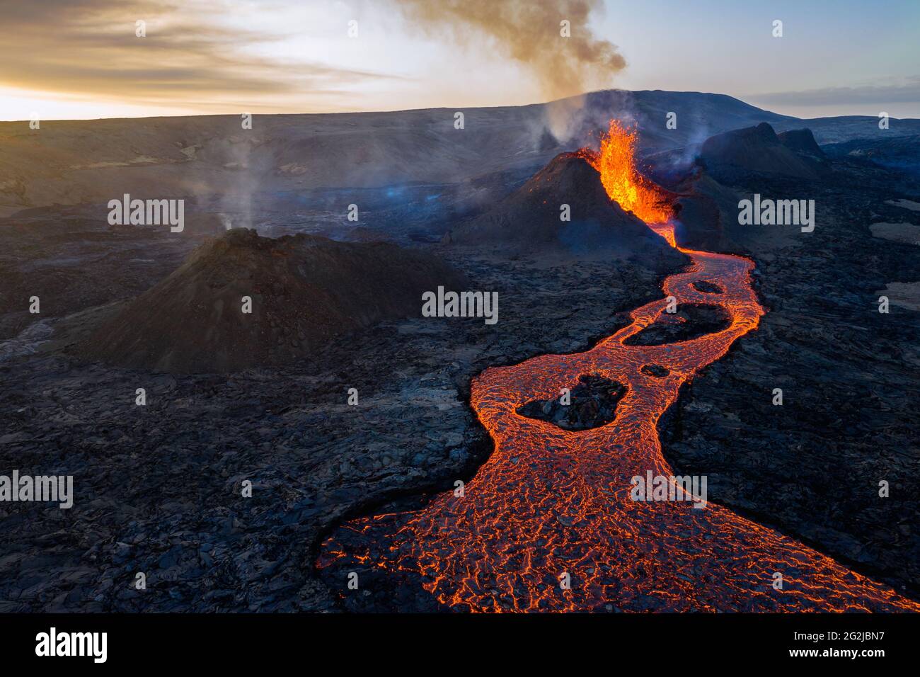 Zona del vulcano fagradalsfjall immagini e fotografie stock ad alta ...