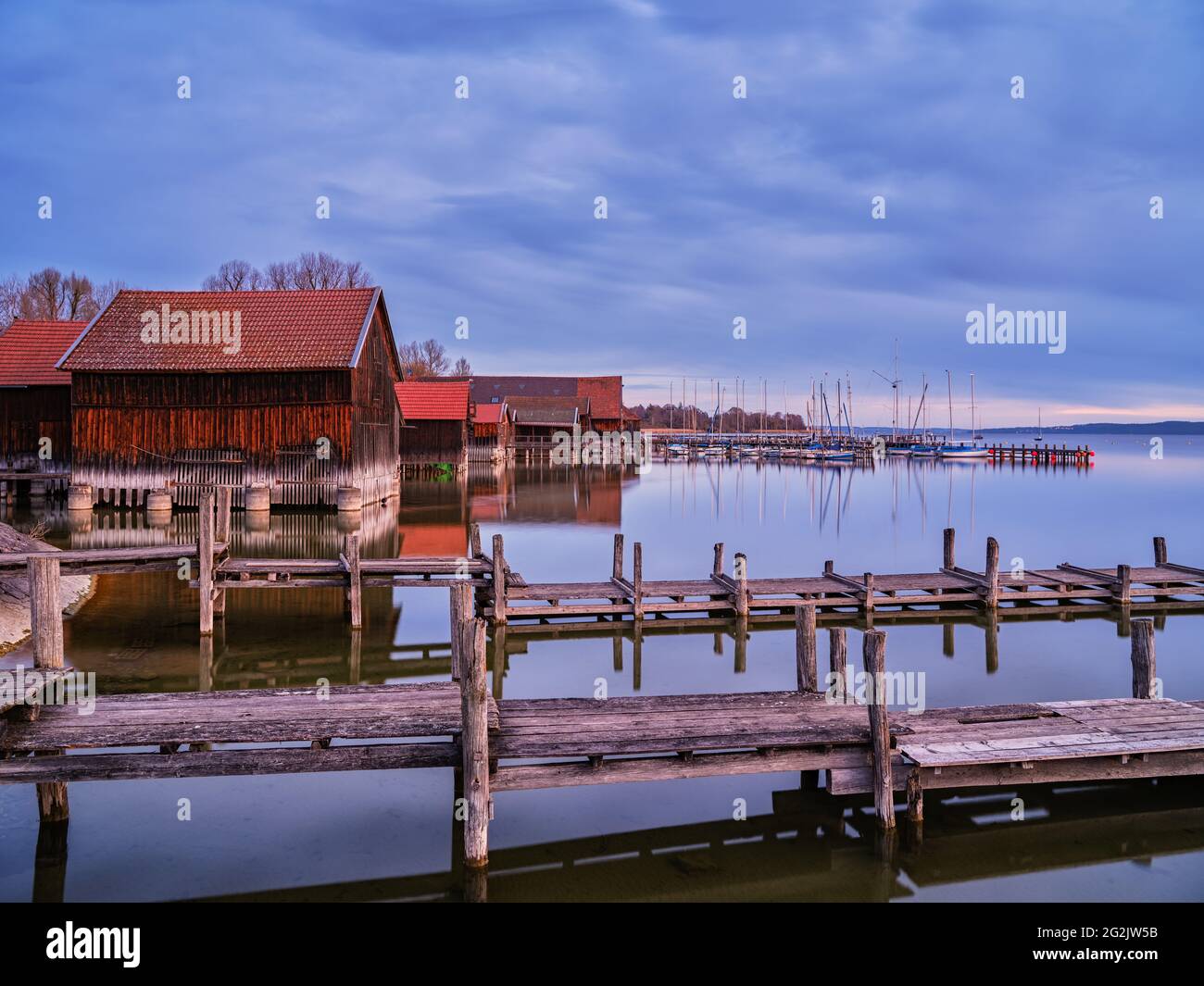 Acqua di lago colorata immagini e fotografie stock ad alta risoluzione ...