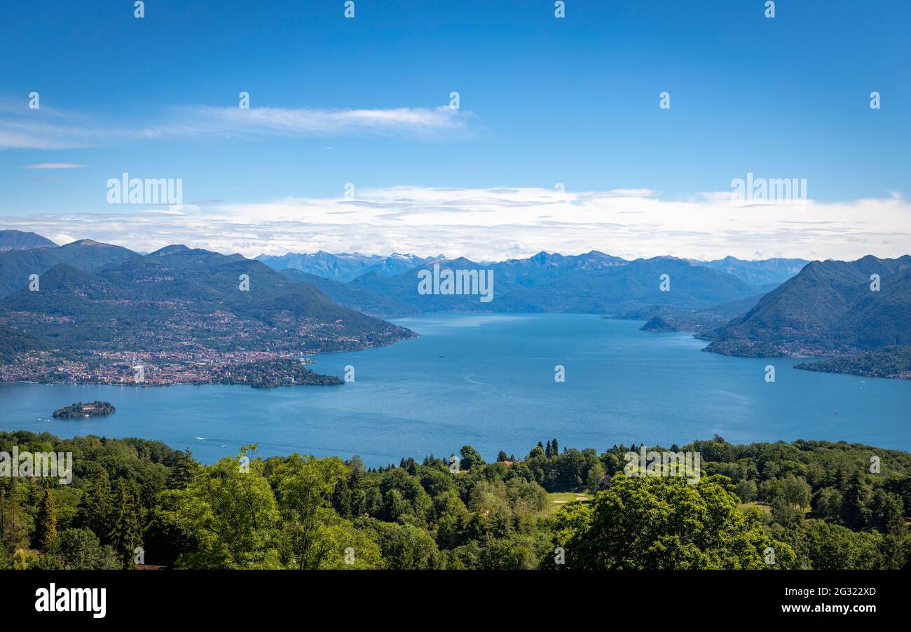 Funivia e vista sul lago maggiore immagini e fotografie stock ad alta ...
