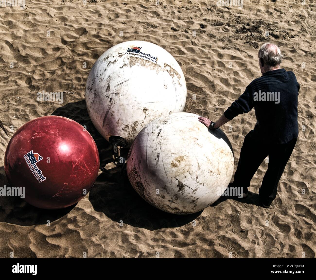 L'uomo con grandi palle immagini e fotografie stock ad alta risoluzione ...