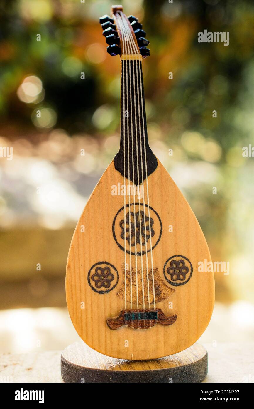 Oud musical instrument immagini e fotografie stock ad alta risoluzione ...