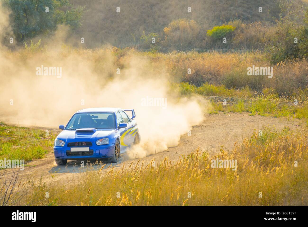 Auto da rally per la strada immagini e fotografie stock ad alta ...