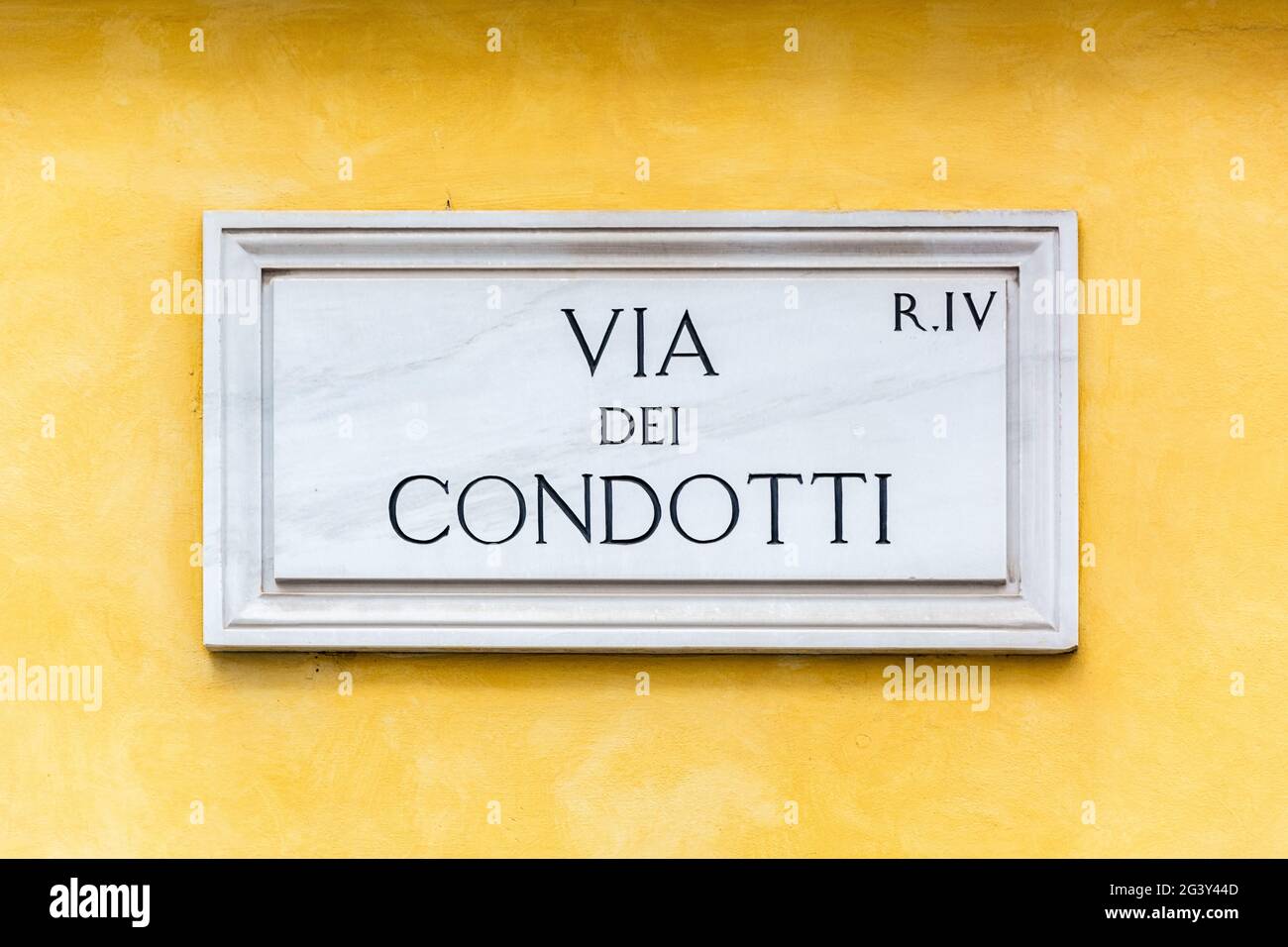 Cartello stradale con nome della via e informazioni immagini e ...