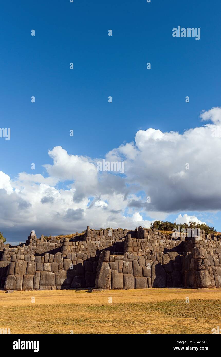 Rovine inca sacsayhuaman immagini e fotografie stock ad alta ...