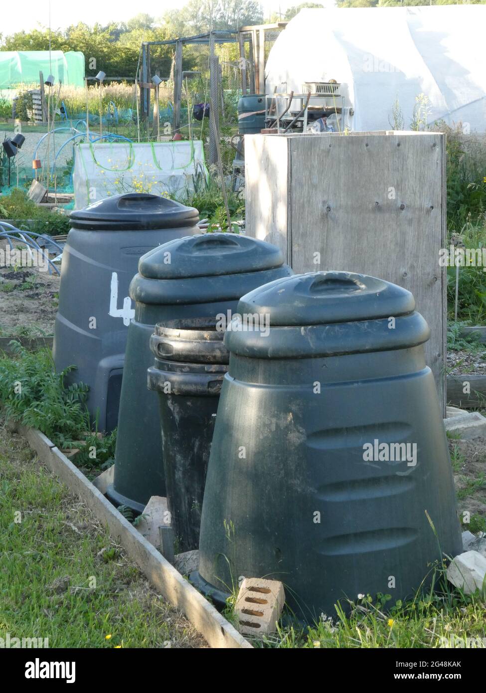 Bidoni di compost di plastica immagini e fotografie stock ad alta ...