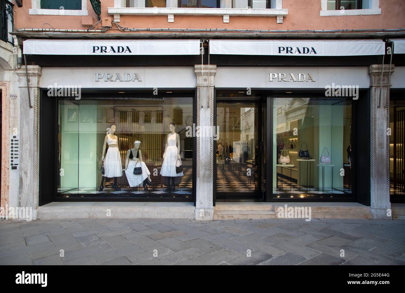 Finestre di venezia immagini e fotografie stock ad alta risoluzione - Alamy