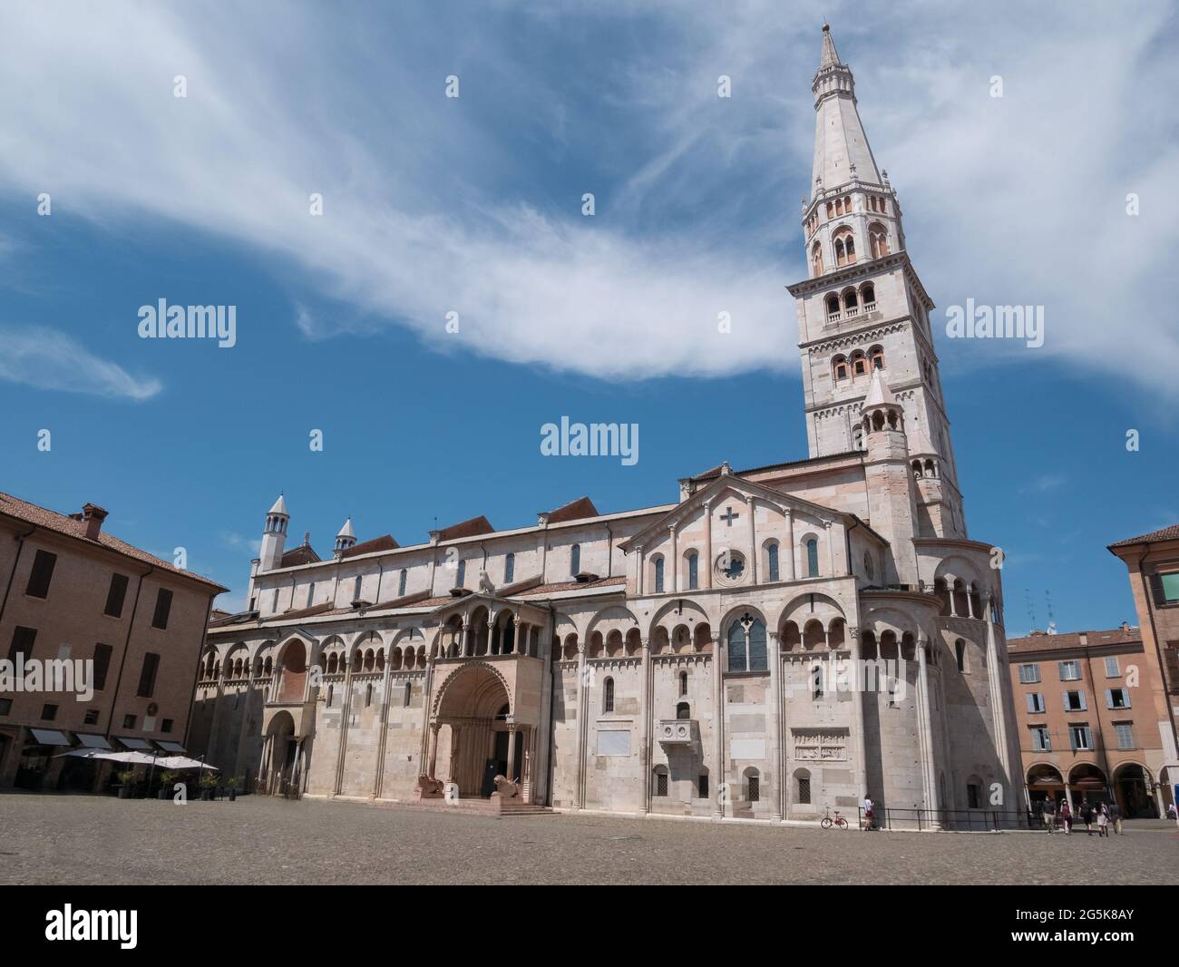Esterno della cattedrale di modena immagini e fotografie stock ad alta ...