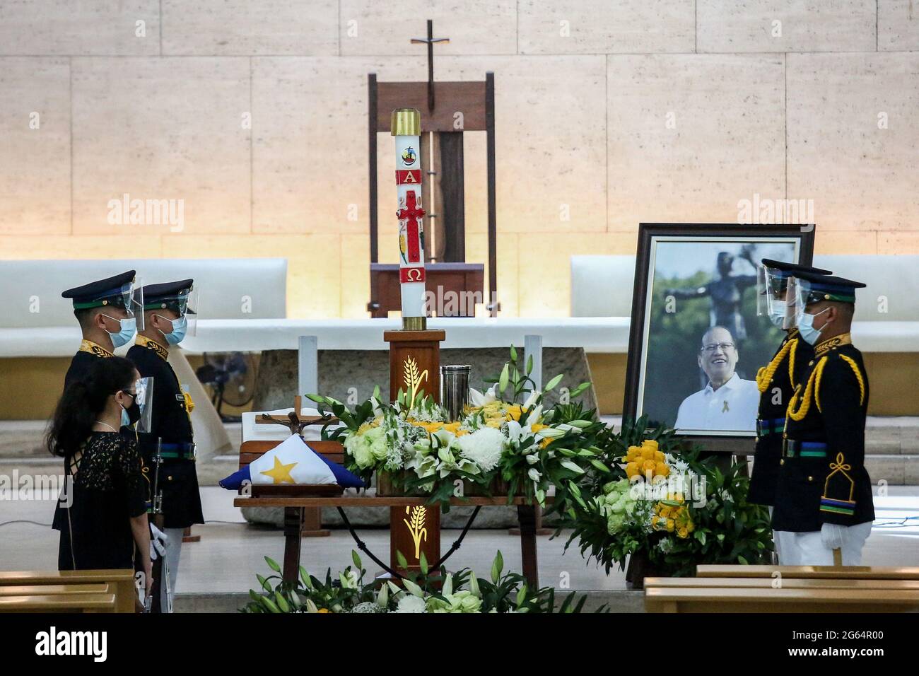 Le guardie d'onore militari si trovano sull'altare durante la scia dell ...