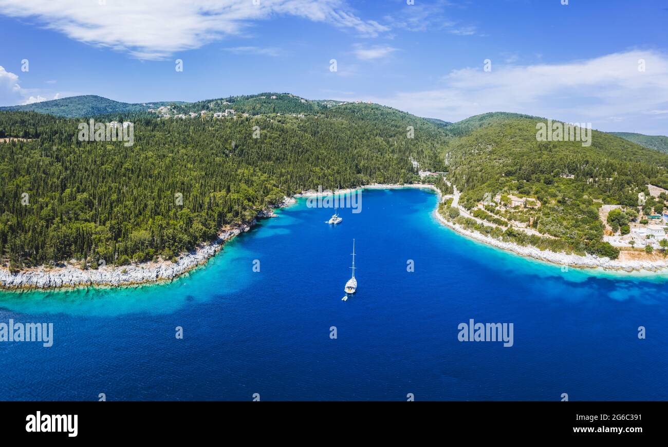 Foki fiskardo beach immagini e fotografie stock ad alta risoluzione - Alamy