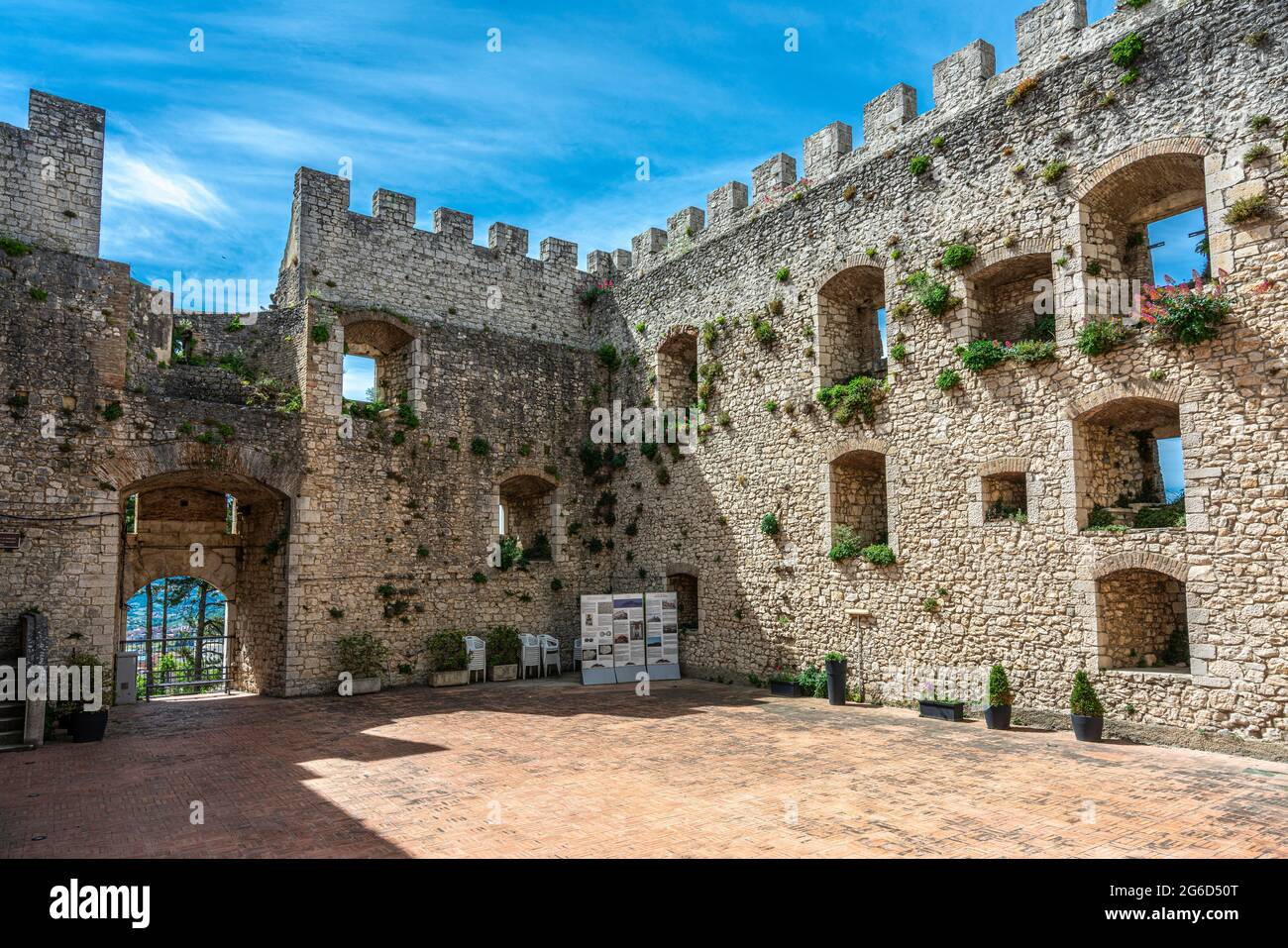 Giro del cortile immagini e fotografie stock ad alta risoluzione - Alamy