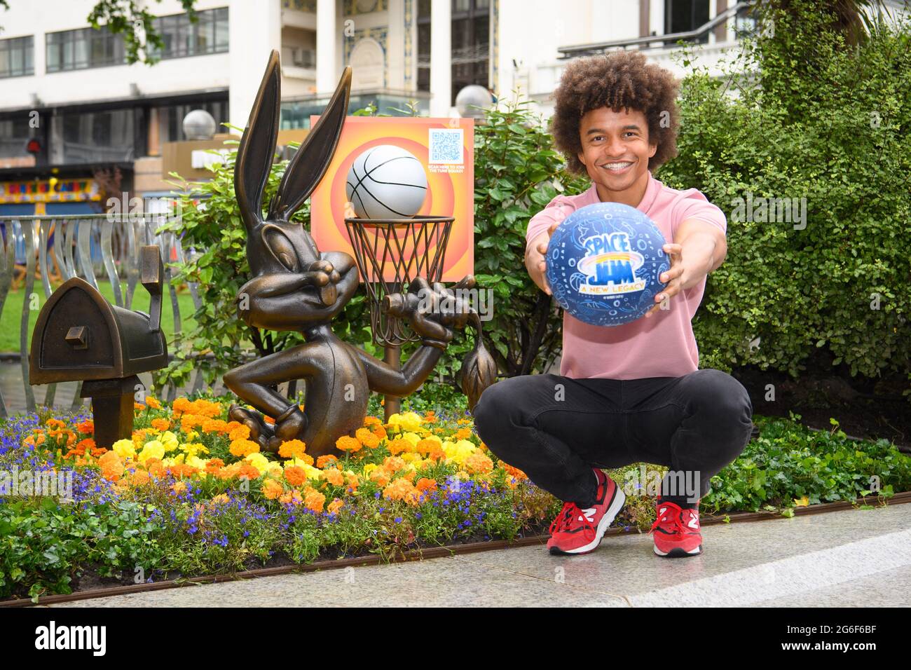 Bugs bunny basket immagini e fotografie stock ad alta risoluzione - Alamy