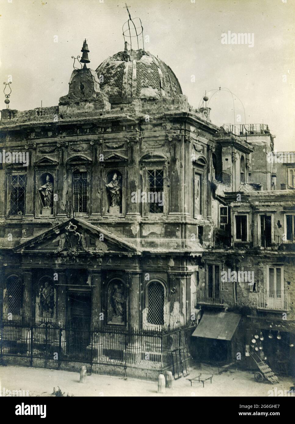 Bombardamenti alleati napoli 1943 immagini e fotografie stock ad alta ...