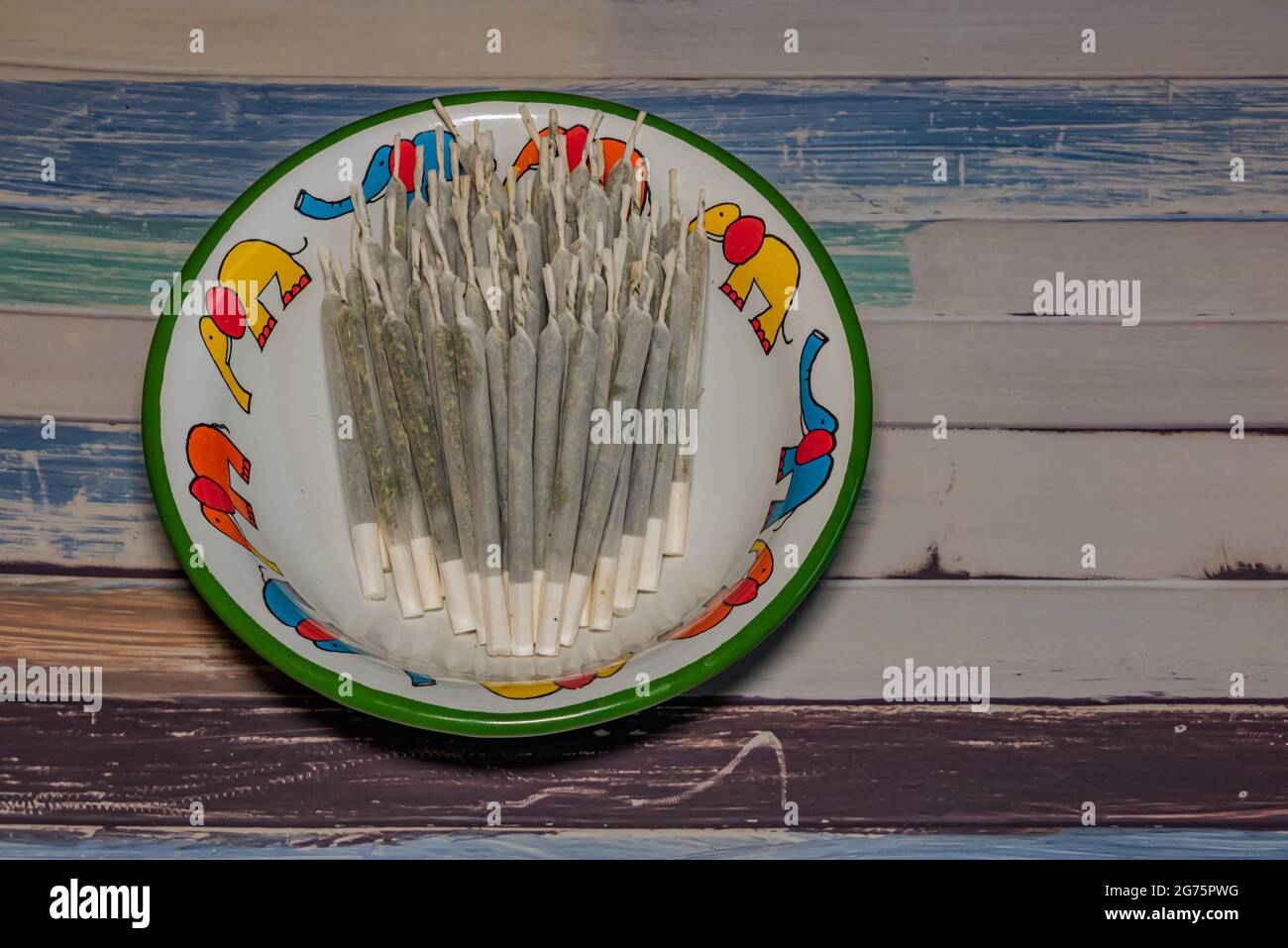 Cartine sigarette immagini e fotografie stock ad alta risoluzione - Alamy