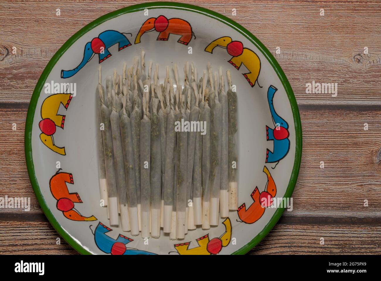 Cigarette papers immagini e fotografie stock ad alta risoluzione - Alamy