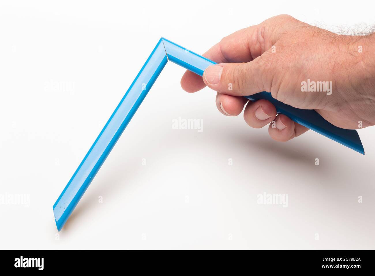 Mano, dita e gamma di colori; matite colorate, gamma completa; angoli ...