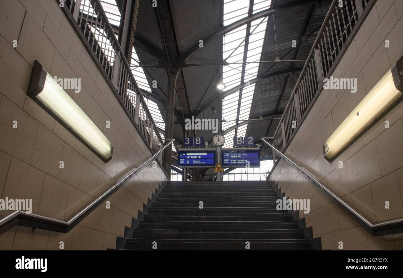 Aachen hauptbahnhof immagini e fotografie stock ad alta risoluzione - Alamy