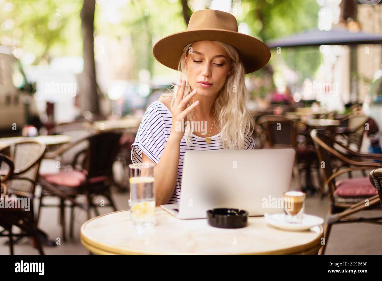 Vlogger francese immagini e fotografie stock ad alta risoluzione - Alamy