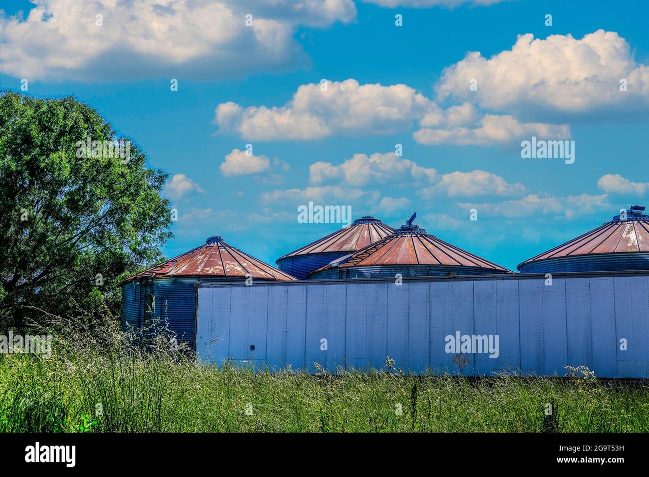 Old silos immagini e fotografie stock ad alta risoluzione - Alamy