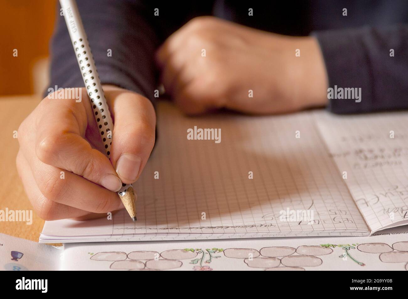 Fare i compiti immagini e fotografie stock ad alta risoluzione - Alamy