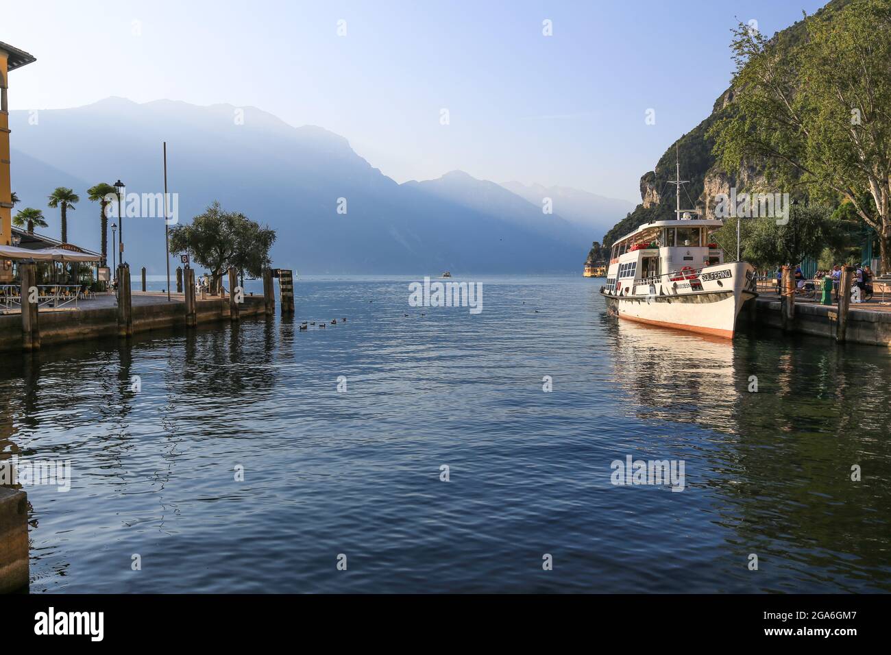 Traghetti per lago di garda immagini e fotografie stock ad alta ...