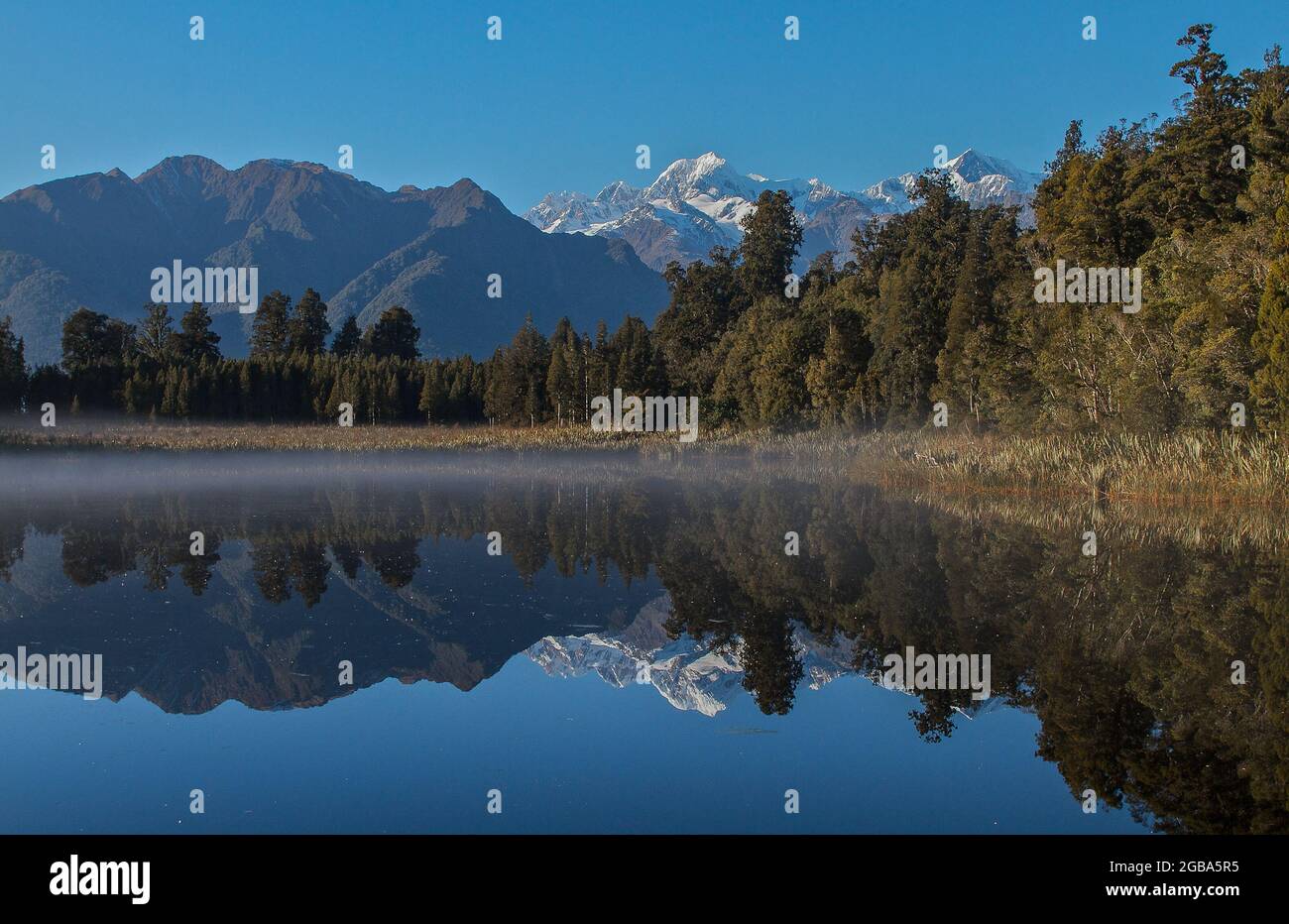 Lago matheson aotearoa immagini e fotografie stock ad alta risoluzione ...