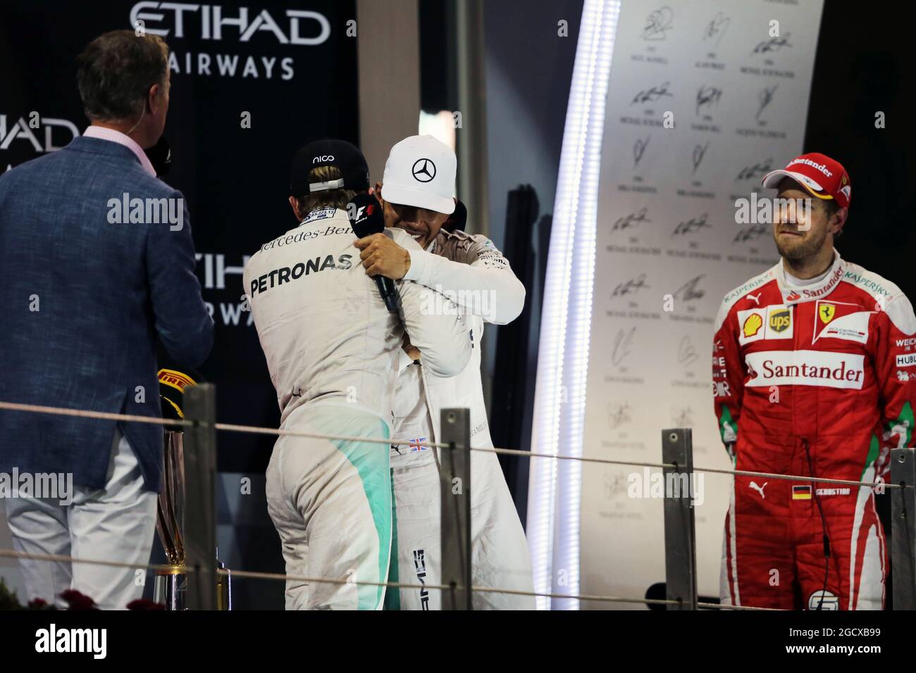 Mercedes amg f1 mani compagno di squadra vincitore della gara lewis ...