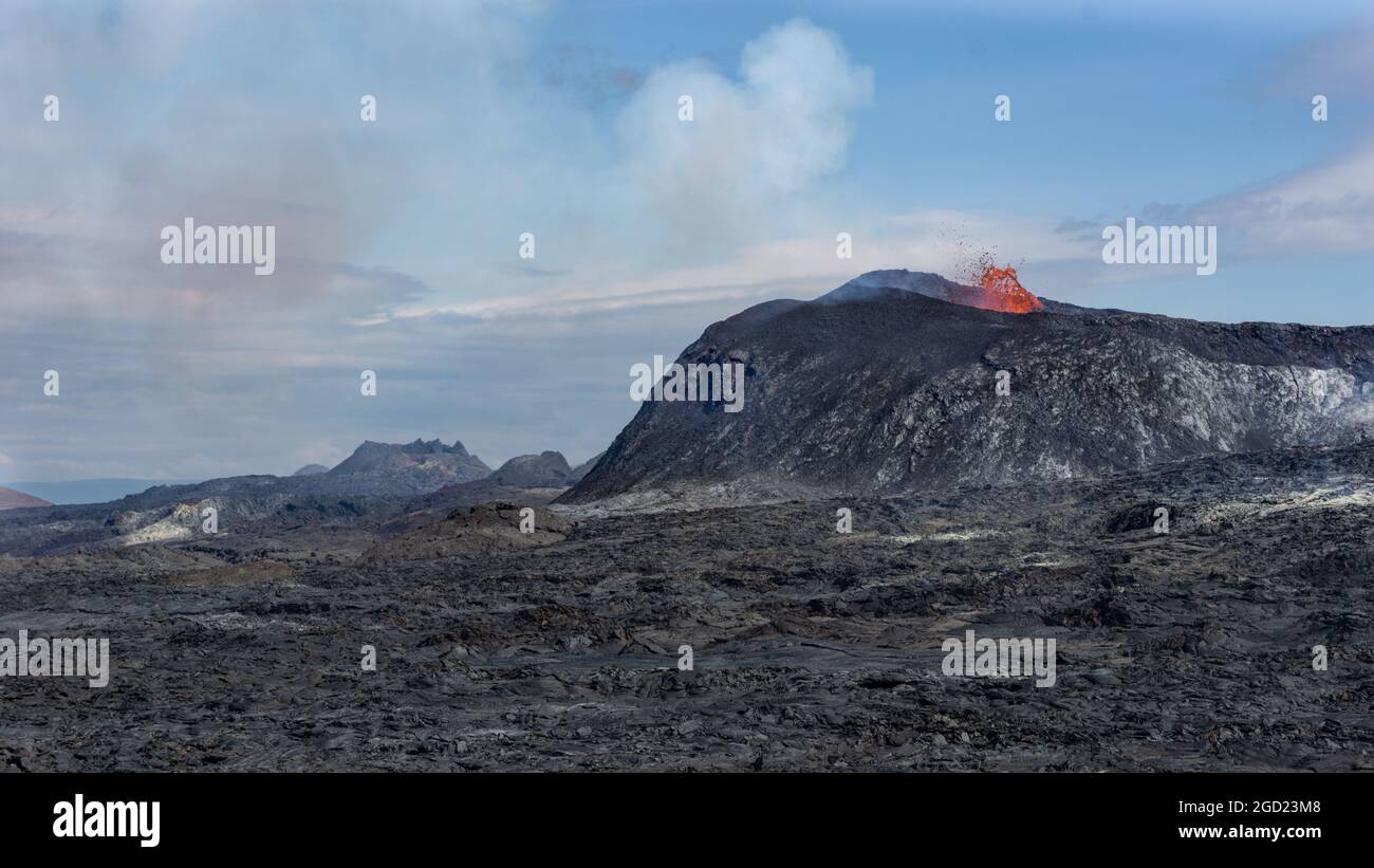 L'eruzione vulcanica nel vulcano del Monte Fagradalsfjall, Islanda ...