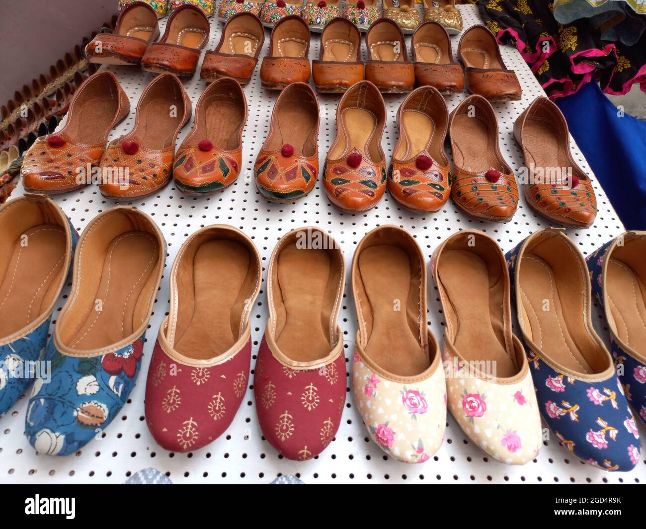 Rajasthani jutti immagini e fotografie stock ad alta risoluzione - Alamy