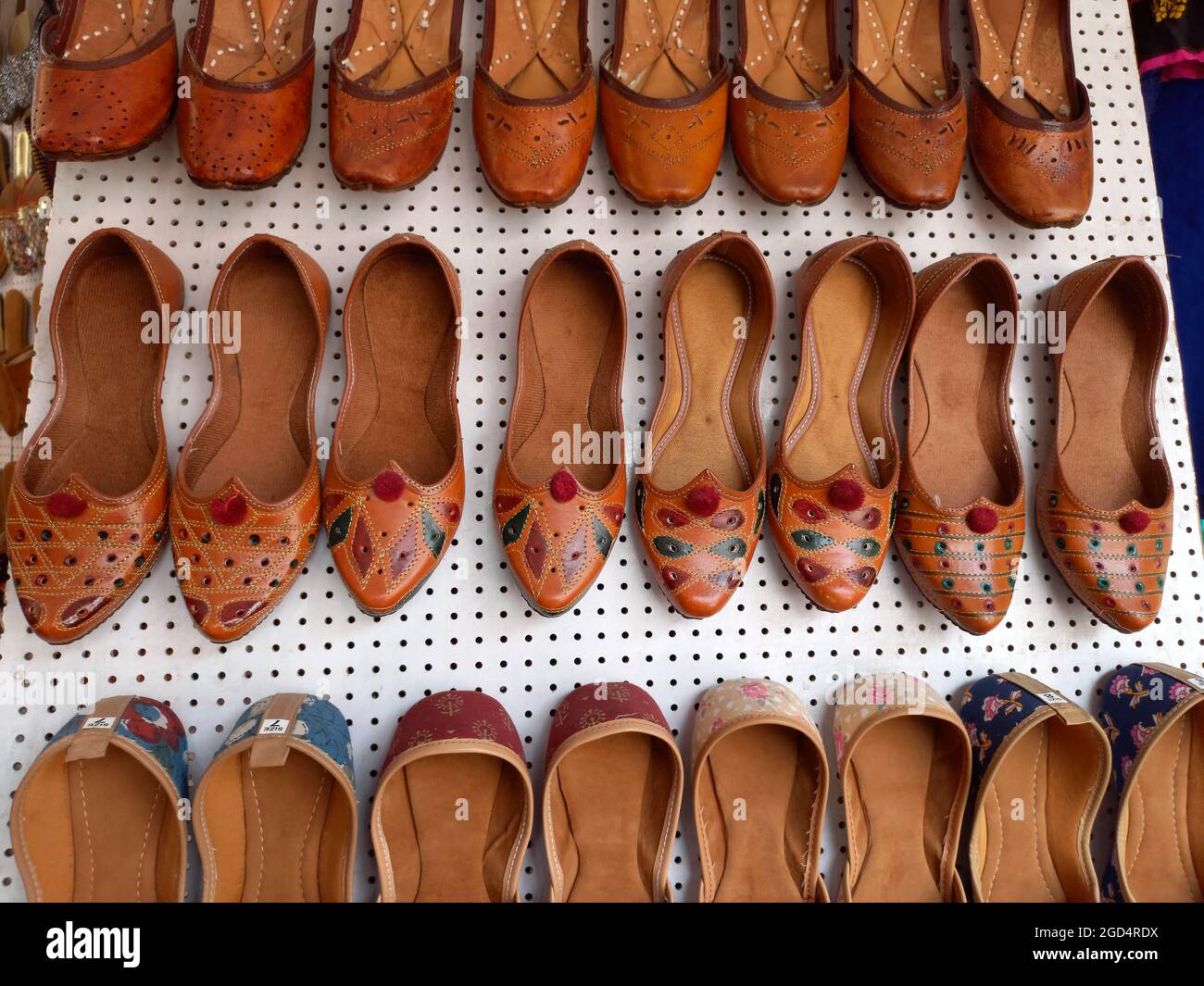 Rajasthani jutti immagini e fotografie stock ad alta risoluzione - Alamy