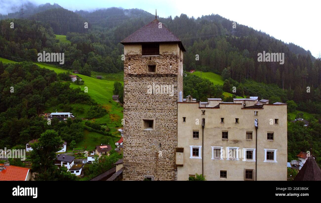 Schloss landeck immagini e fotografie stock ad alta risoluzione - Alamy
