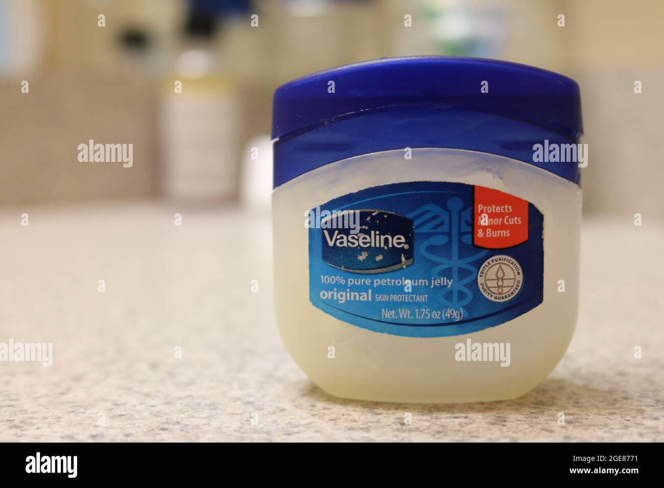 Vaso di vaselina immagini e fotografie stock ad alta risoluzione - Alamy