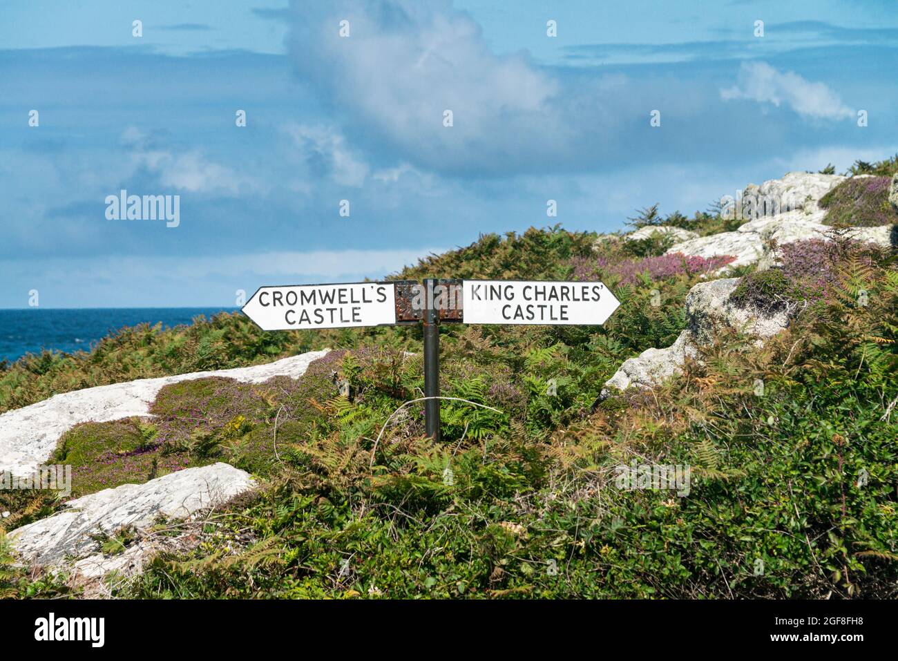 Cartello che indica il Castello di Cromwell e il Castello di Re Carlo a ...