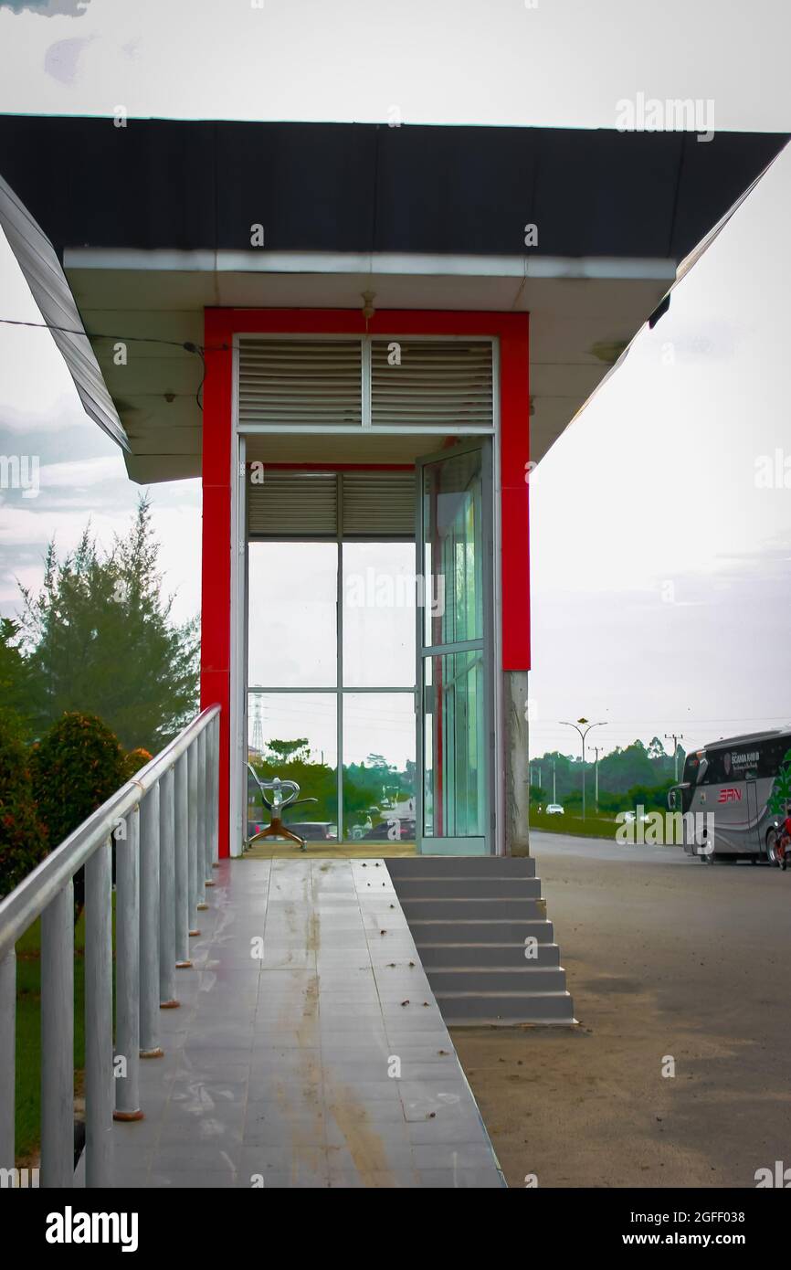 Fermata dell'autobus pulita immagini e fotografie stock ad alta ...